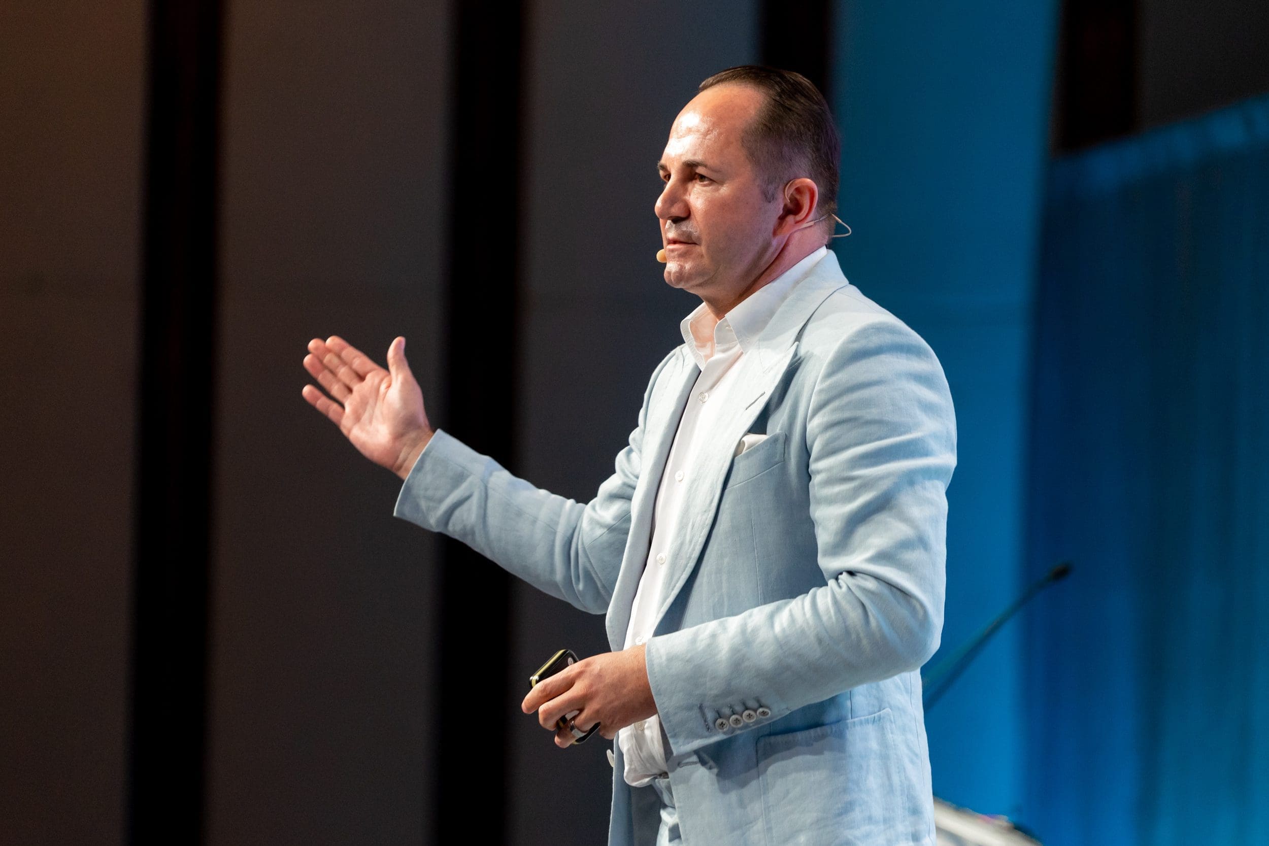 Peter Hacker - Coronavirus has shocked nations – Premium Speakers