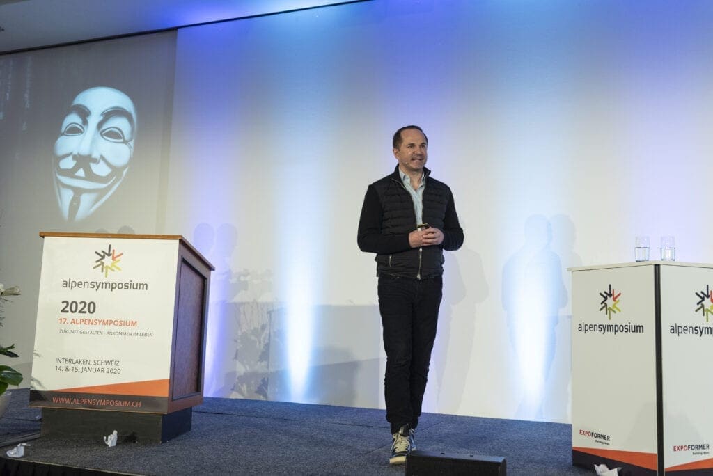 Peter Hacker - Futurist: Digitale Revolution & Cyber Kriminalität | Keynote