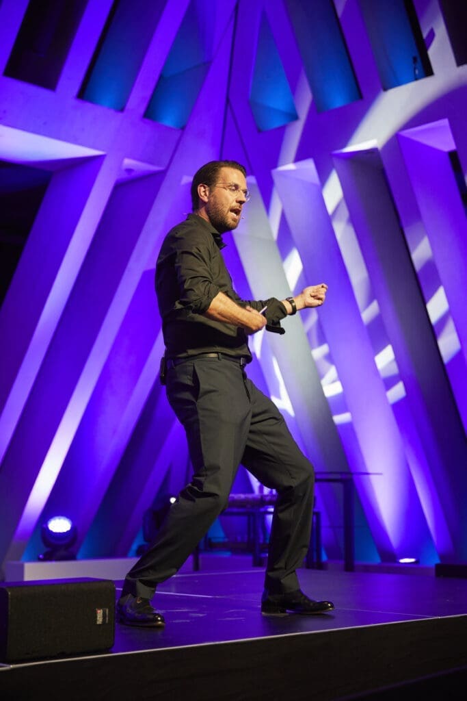 Christian Lindemann - Cirque du Soleil Showstar | Premium Speakers