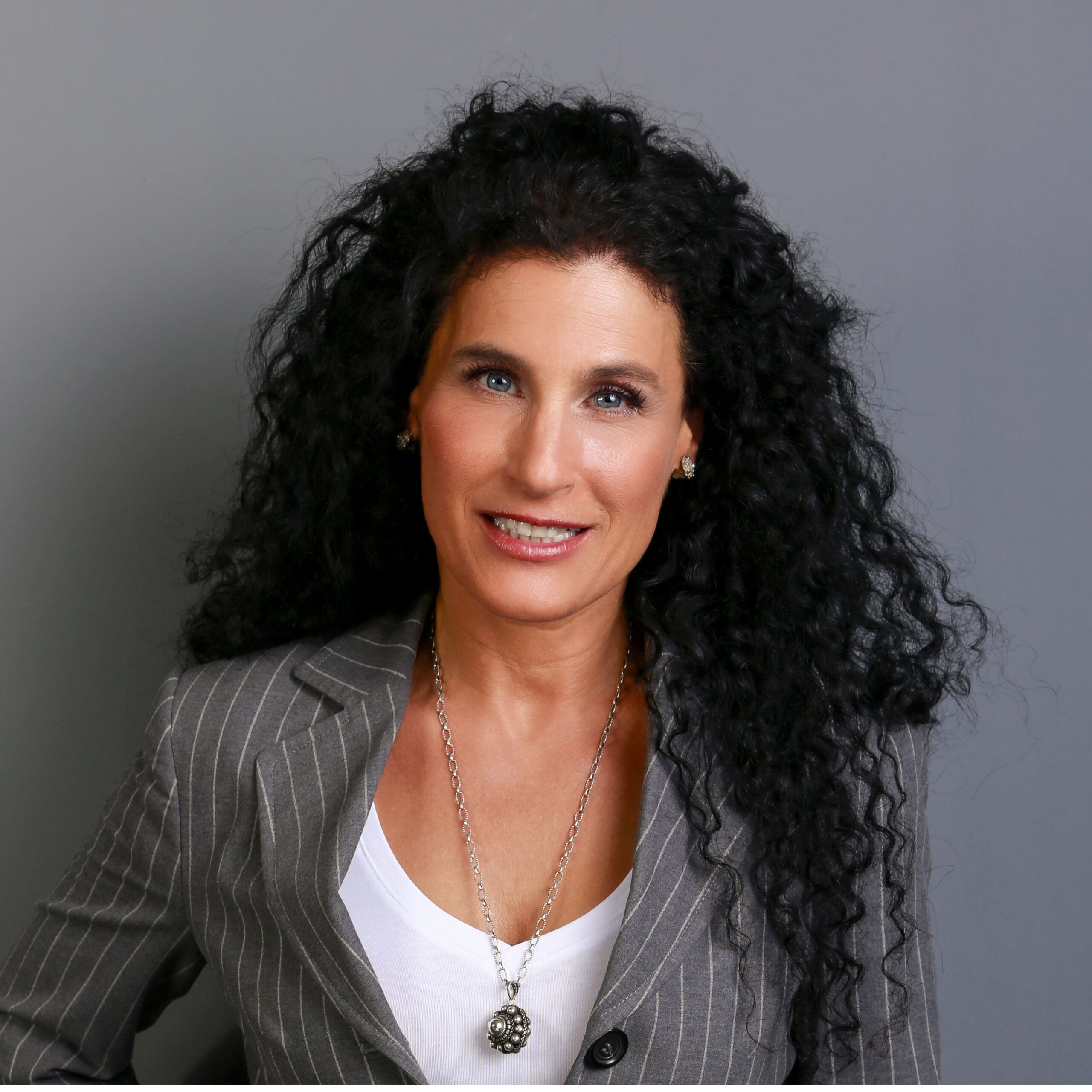 Annette Yashpon - Moderator & Host - Premium Speakers